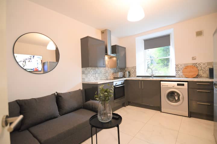 Stylish 3 Bed Apartment - Edinburgh, UK