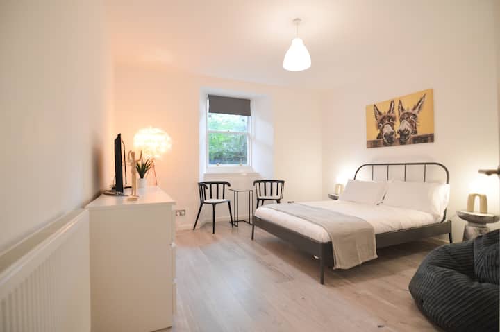 Stylish 3 Bed Apartment - Edimburgo