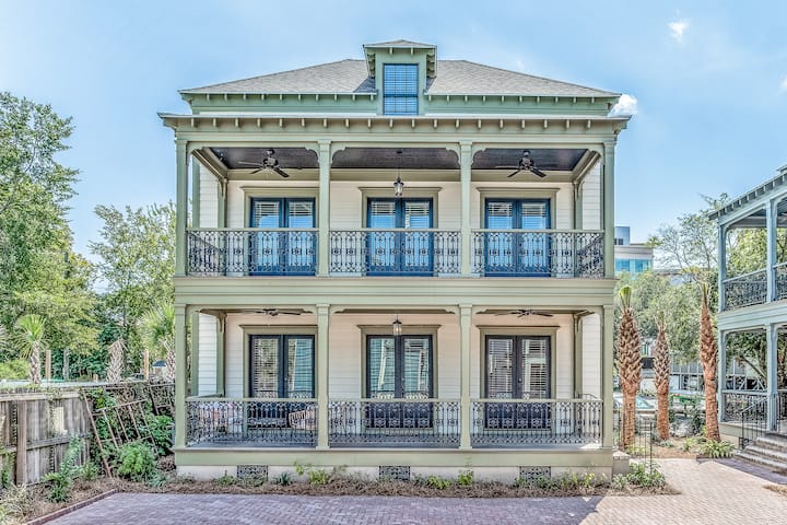 Charleston Luxury | Local Design 4br W/ Balcony! - Charleston, SC