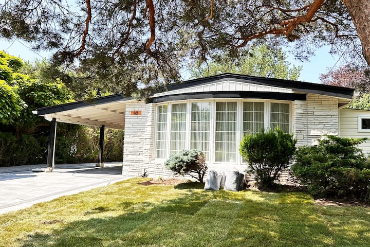 Renewed Retreat In Serene Surroundings - Toronto