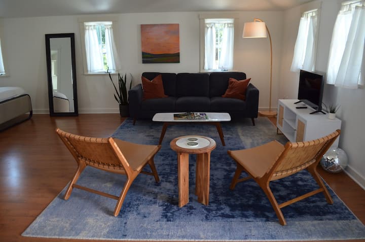Charming Studio Oasis - Austin, TX