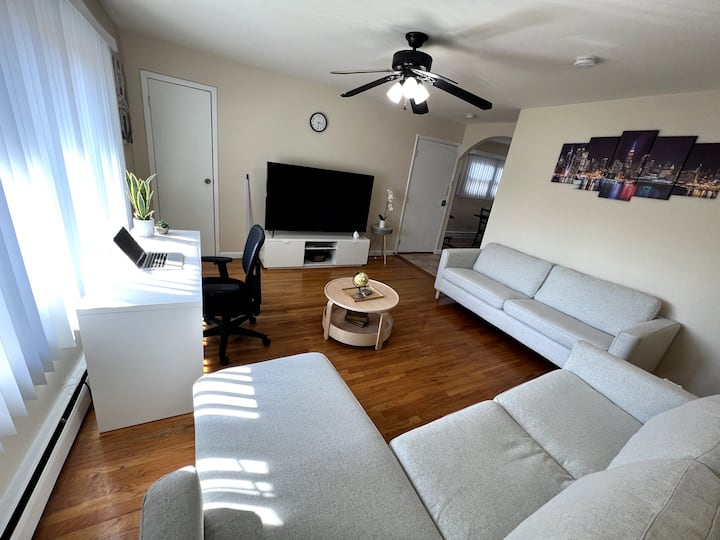 Newly Renovated North Bergen Apt - Edgewater, NJ