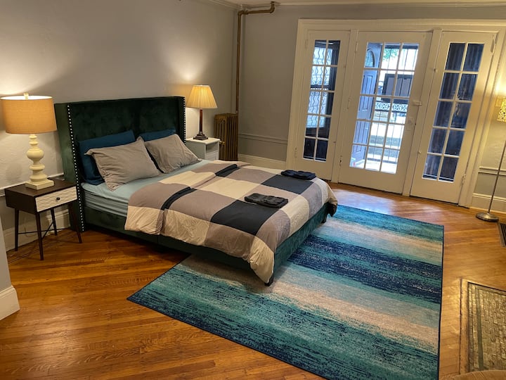 Wonderful Garden Aptmnt - Brooklyn, NY