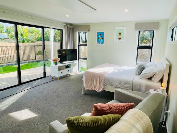 Modern Compact Luxury - Waikanae