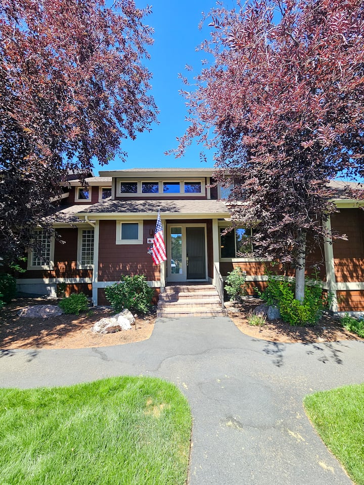 Stay At Highland View! Sleeps 6 - Eagle Crest, OR