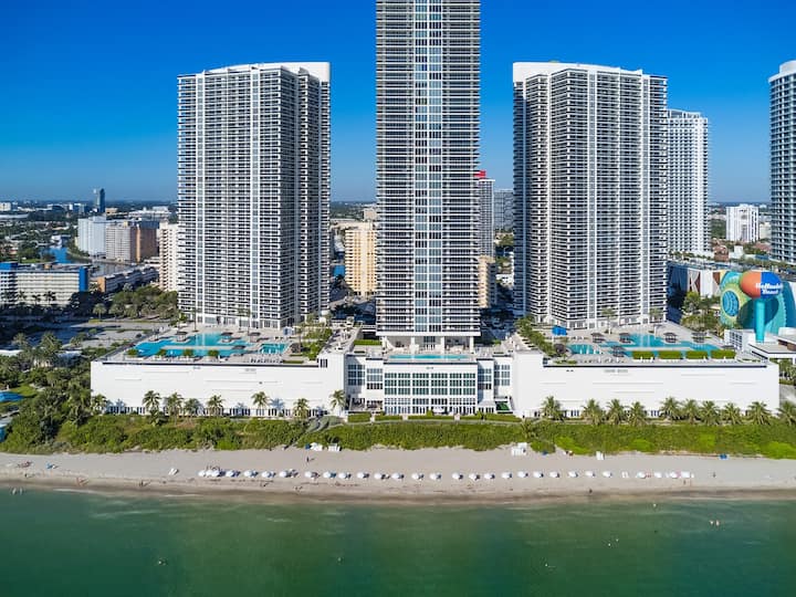 Beachfront 2bedroom Direct Ocean - Hallandale Beach, FL