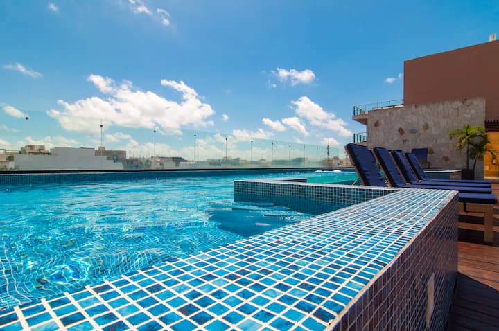 Family Friendly Condo Rooftop Pool - Playa del Carmen