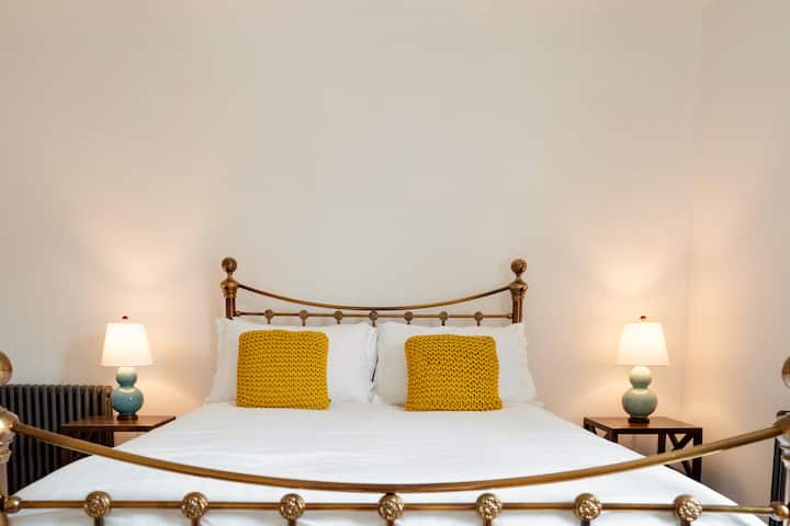Stylish Retreat Inside City Walls - York