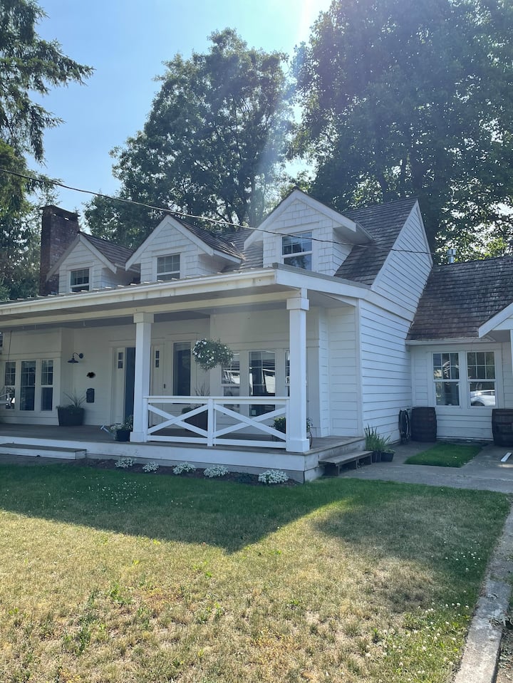 Brookswood Loft - Langley