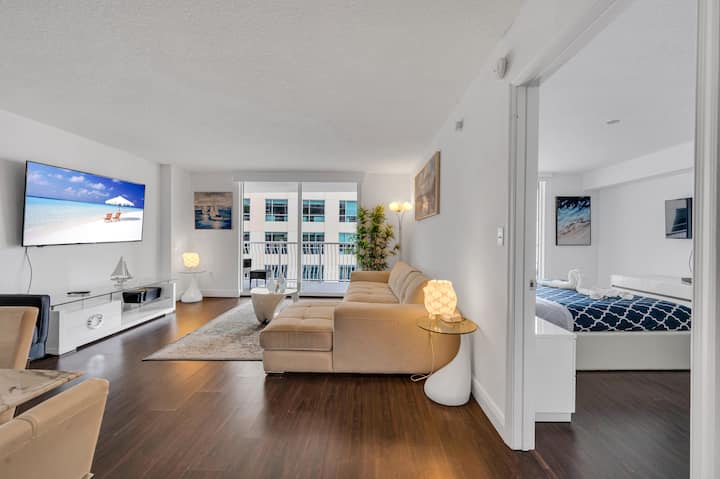 Dazzling 1 Bed 1 Bth • Brickell • Bay & City View - Miami, FL