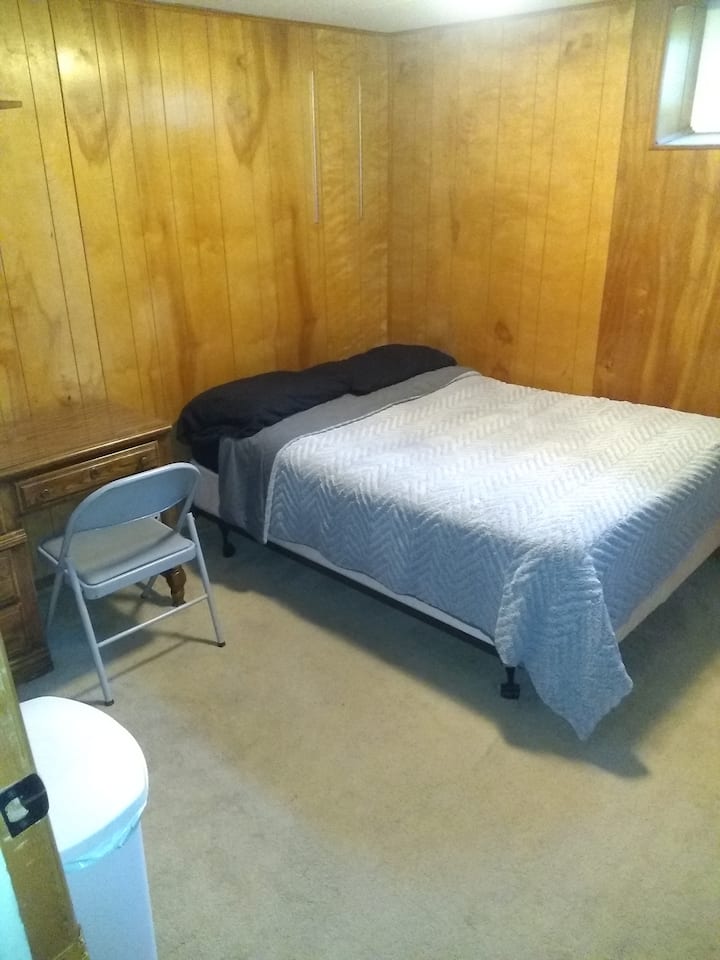 Simple Room - Lakewood, CO