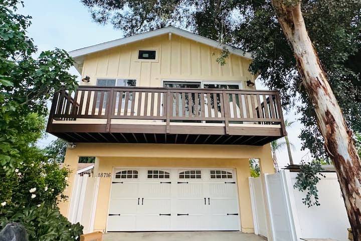 12' Vaulted Country House + Loft - Los Angeles, CA