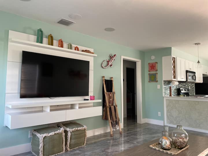 Home Sweet Home - Atlantis, FL