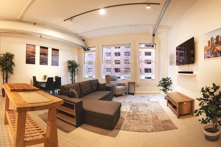 Broadway Retreat: Hi-rise Haven - Los Angeles, CA