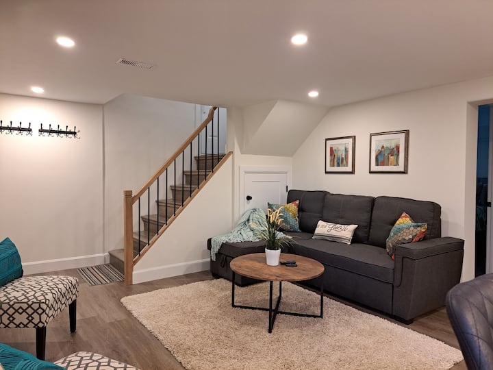 The Peaceful Hidden Gem -2 Bedroom - Sleeps 6 - Guelph