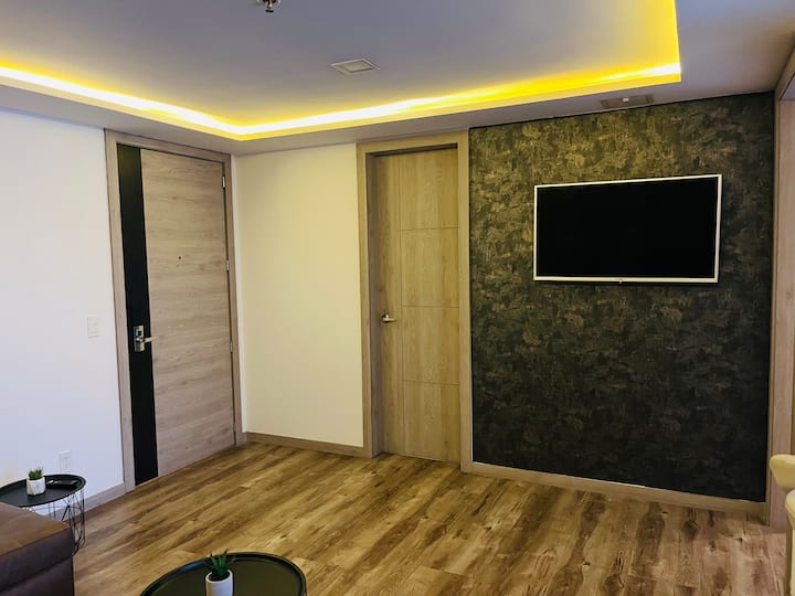 Moderno Departamento Con  Excelente Ubicación - Quito