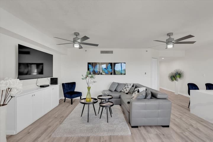 Jupiter Bay Resort Beach Condo, Sleeps 4 - Jupiter, FL