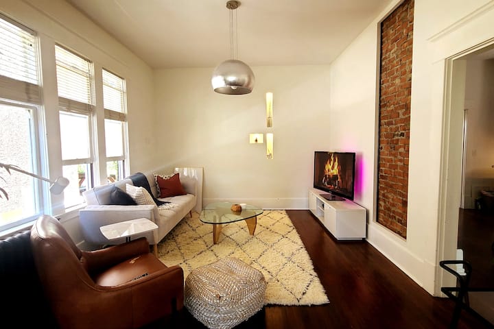 Design Heritage Suite | Brick + Private Patio - Vancouver