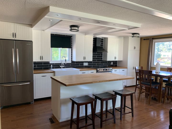 Cozy 3 Br House By The Beach - Penticton