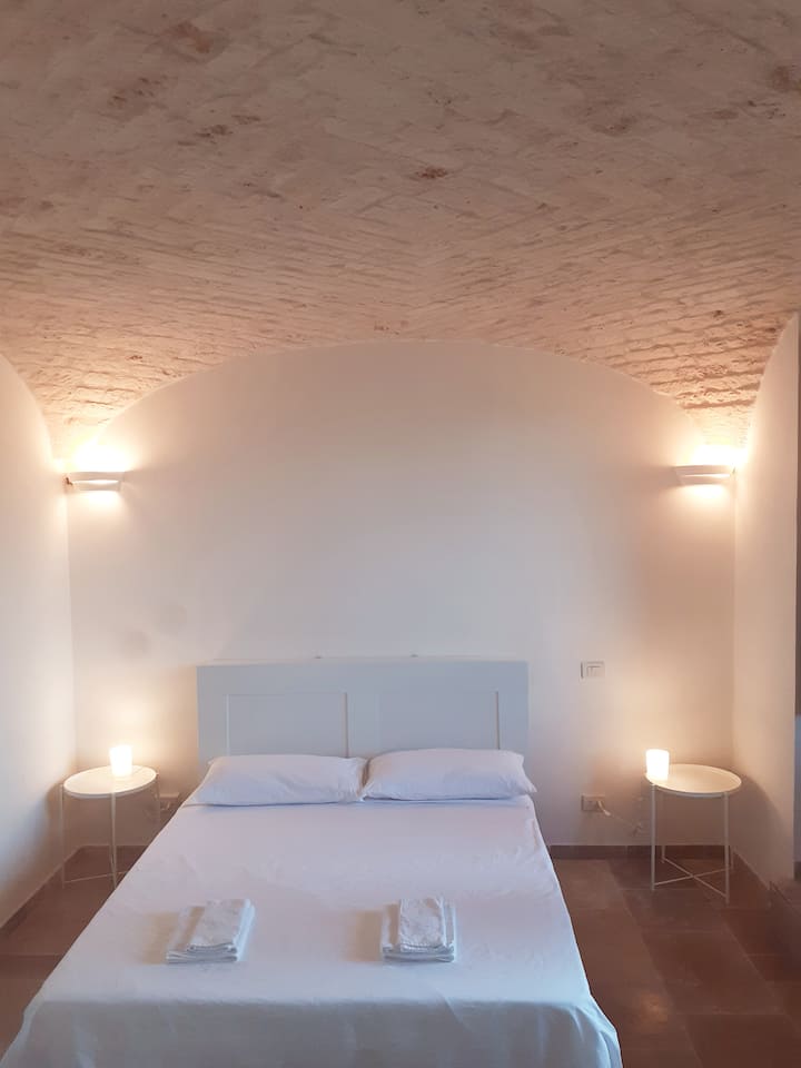Double Bedroom In Historic Torre Marinella. Pool. - Ostuni