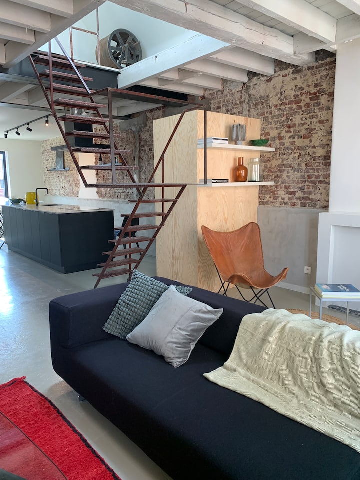 Industrial Loft Private Terrace - Bruges