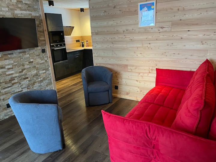 Appartement Rez De Jardin Dans Chalet - Les Orres