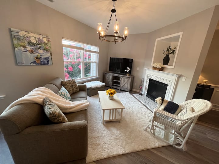 Phillips Farm Fantastic Villa - Cary, NC