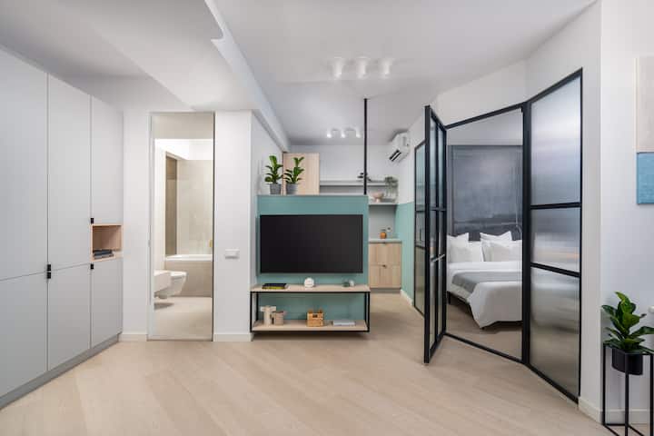 North By Urbanesq / Cortina / A - Bucarest