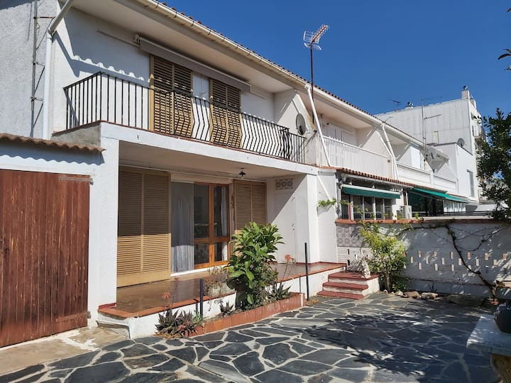 Haus Mit Garten In Roses 8 Gehminuten Zum Strand - Roses