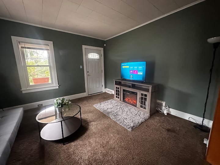 Cozy Gateway: Home Away Home; Entire House - Lawrenceville, NJ