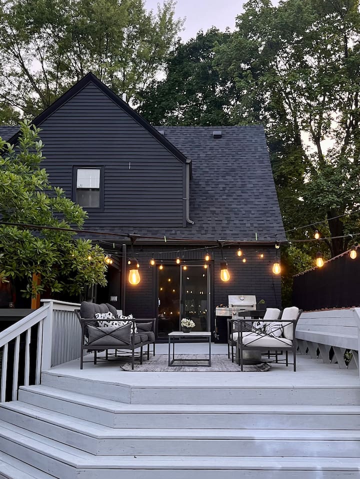 So-bro Butler Black Bungalow - Castleton, IN