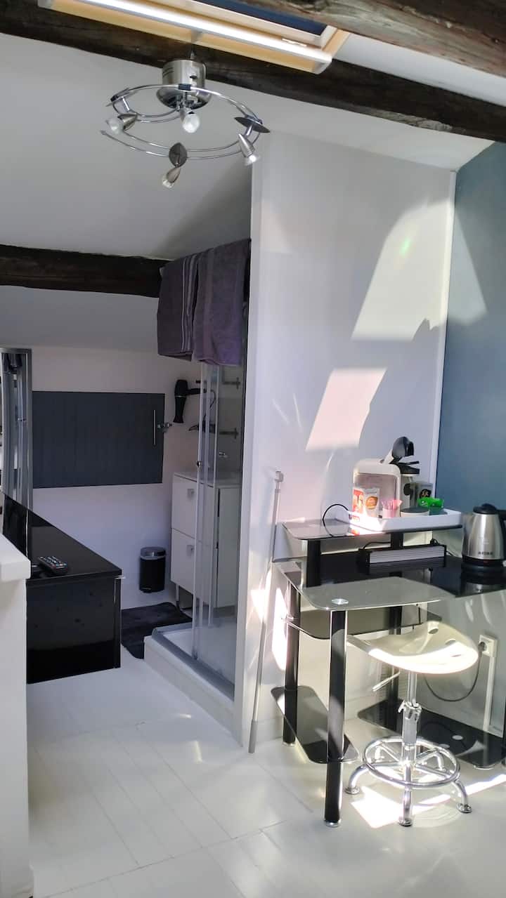 Chambre Avec Sa Douche Privée Dans Maison De Ville - Nîmes