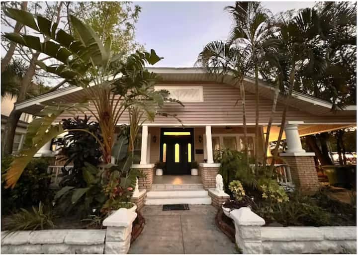 1927 Bungalow With Guesthouse, Hot Tub, Fire Pit - タンパ, FL