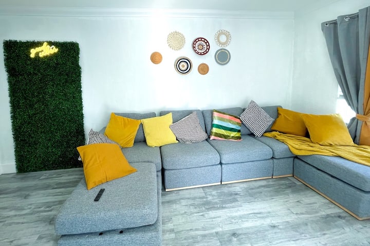 Bright & Beautiful 2-br By Miami Airport Apt 1: - Miami