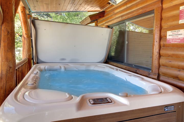 Howler Lodge Near Zoo + Hot Tub! - Big Bear Lake, CA