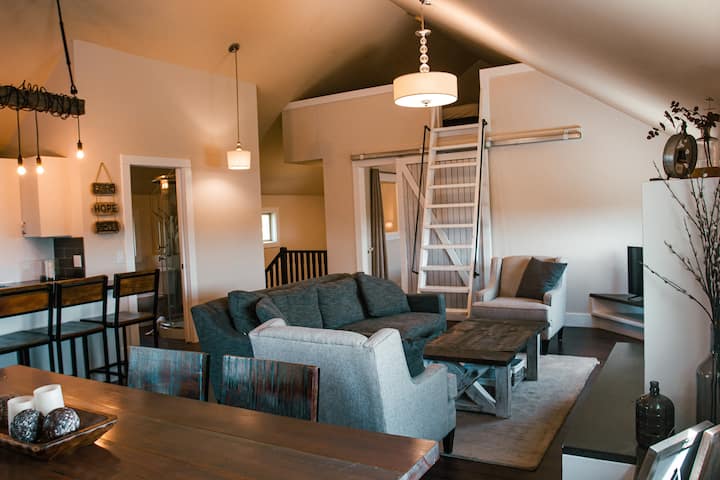 Private Villa For 10 People On 7 Acres - Okotoks