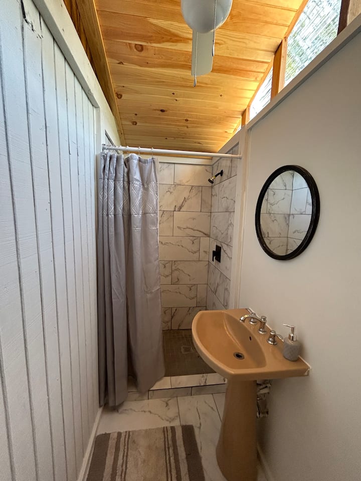 The Tiny Farm House - Mike Roess Gold Head Branch State Park, Keystone Heights