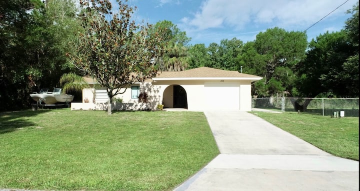 Newly Renovated 3 Bedroom Home In Crystal River - Crystal River, FL