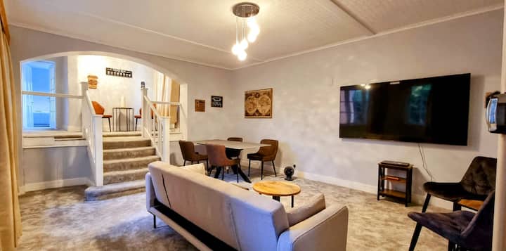 Crondall Stores Flat - Farnham
