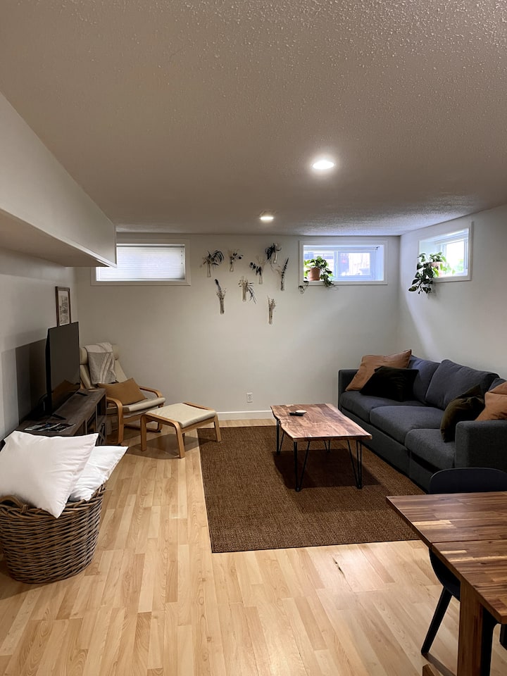 One Bedroom Basement Suite - Hinton