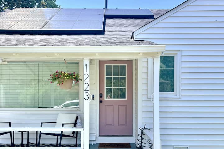 Artsy Bungalow W Fenced Yard - Denver, CO