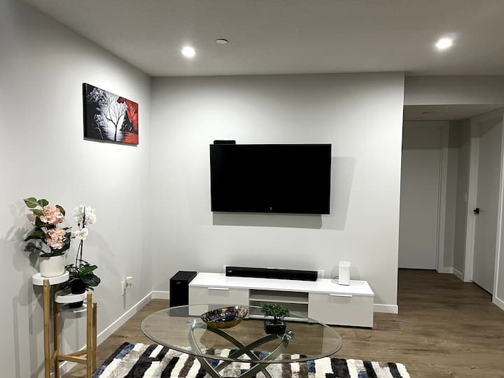 Newly Built Apartment - Home Away From Home - Calgary