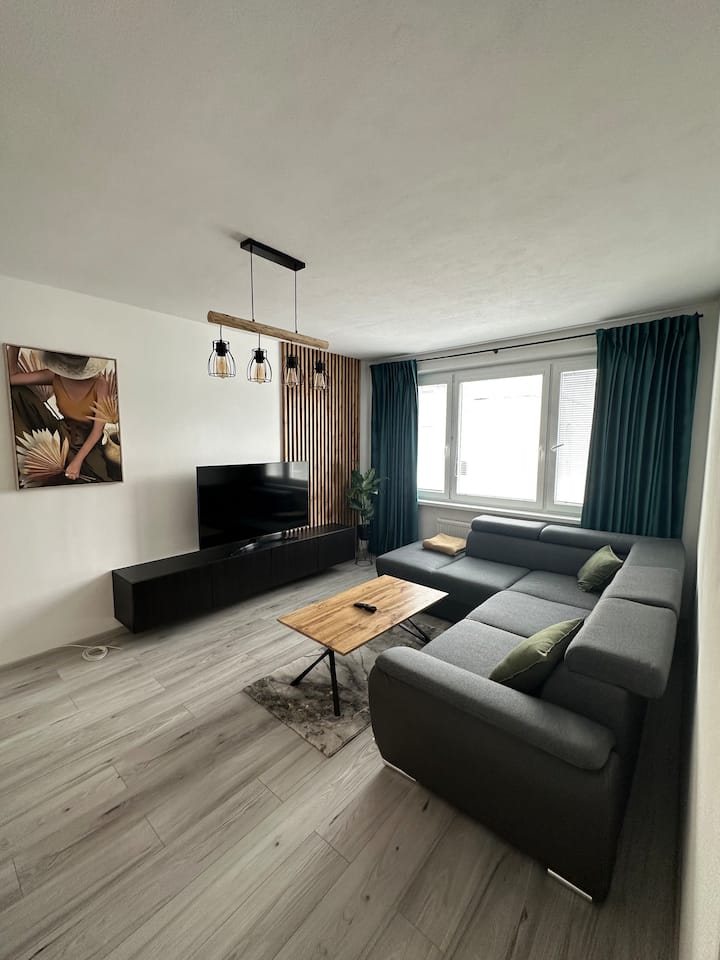 Free Parking + Beautiful Apartment In City Center - Hronsek