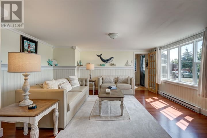 Spacious Renovated 3bd Home With Ocean View - Carbonear