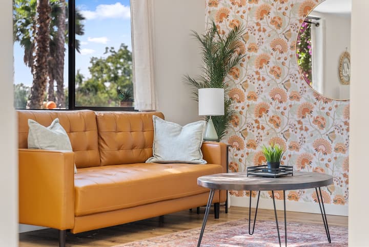 Chic Bungalow On Gated Estate - Vista, CA