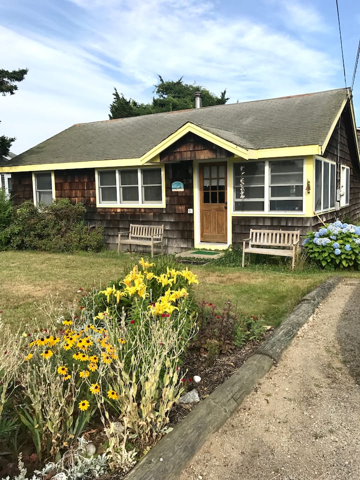 Cozy Cottage By-the-beach - Rhode Island