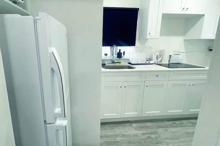 Bright & Beautiful 1-br By Miami Airport Apt 3 - Miami, FL