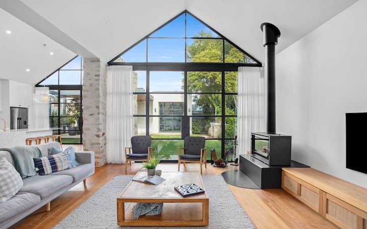 Executive Oasis: Edmund Escape - Unley