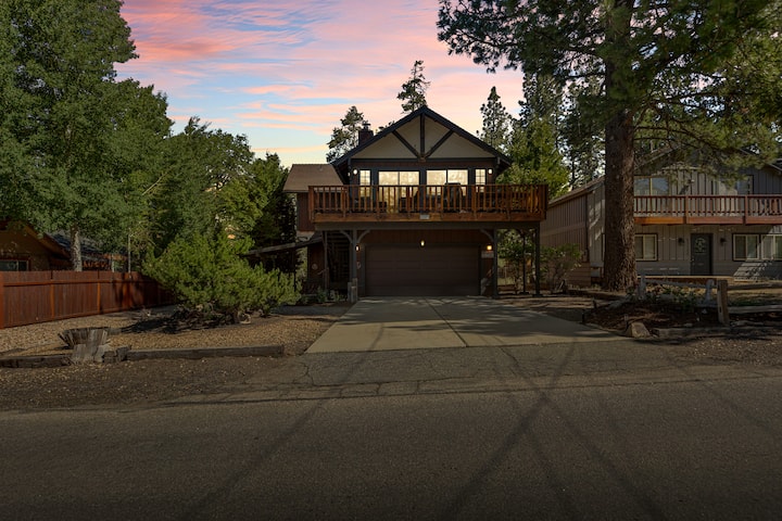 Double Black Diamond + Game Room + Views + Hot Tub - Big Bear, CA
