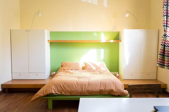Cálida Y Amplia Habitación Privada En Casa Antigua - Buenos Aires